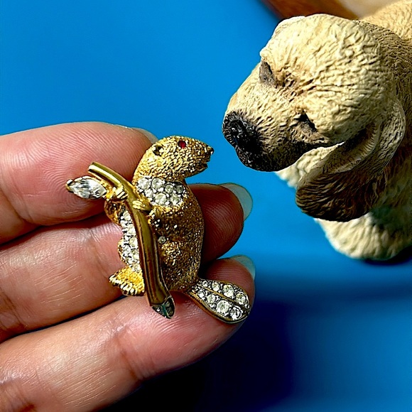 Vintage | Jewelry | Rareattwood Beaver Brooch | Poshmark